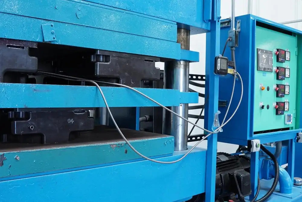 Molding Presses | Rock West Composites